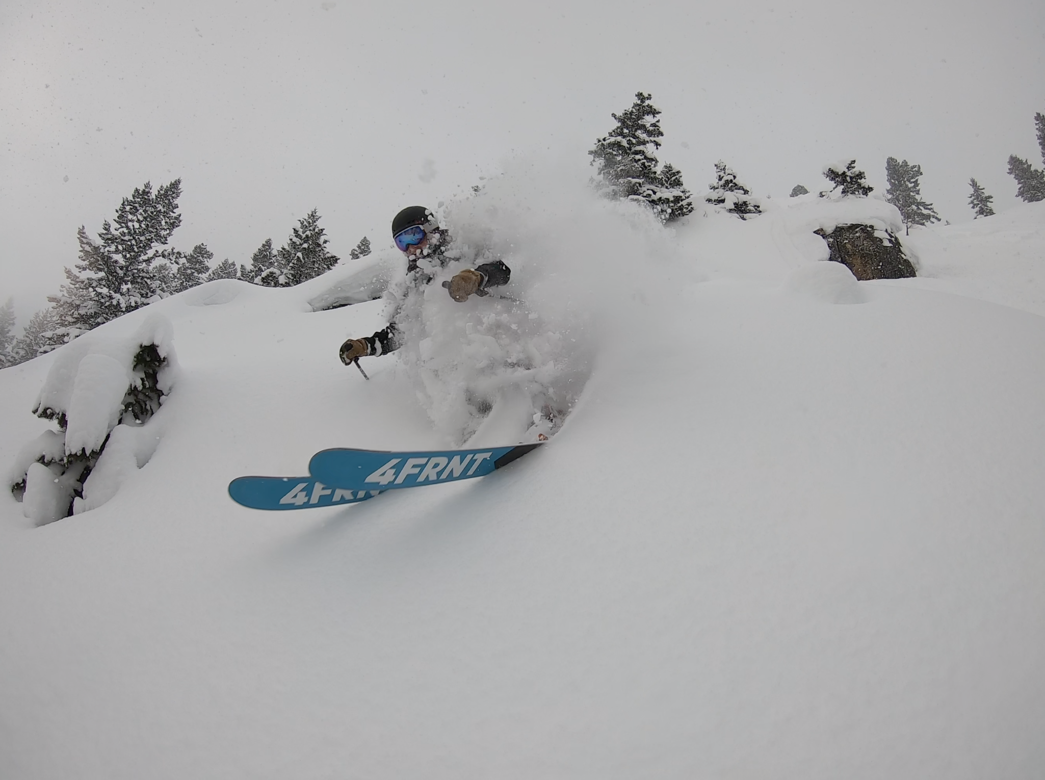 Powder Queens – 4FRNT Skis
